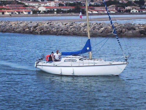 EDEL 3 – Bateau, location de voilier et sport nautique